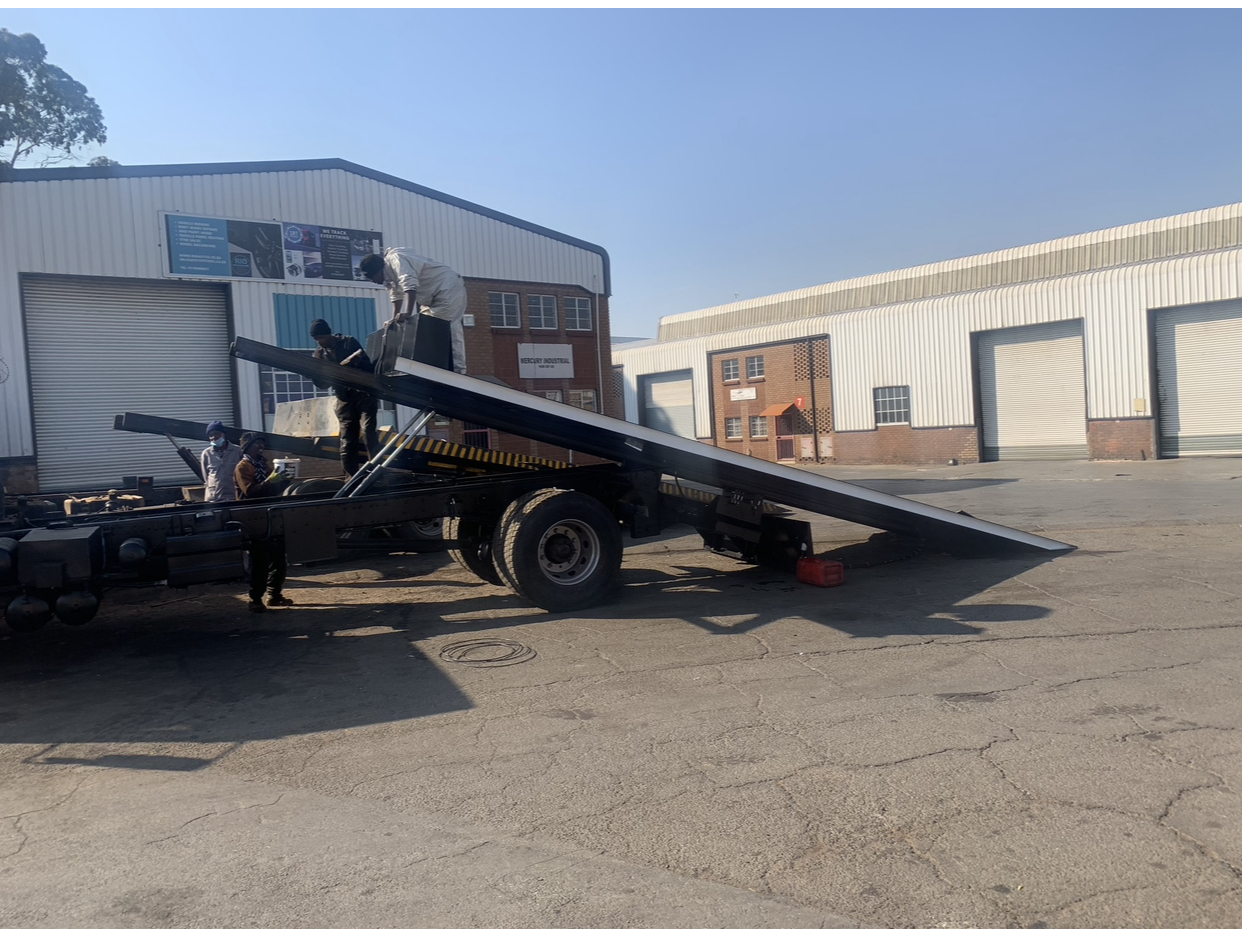 We manufacture brand new Roll back and we install full hydraulic system ...