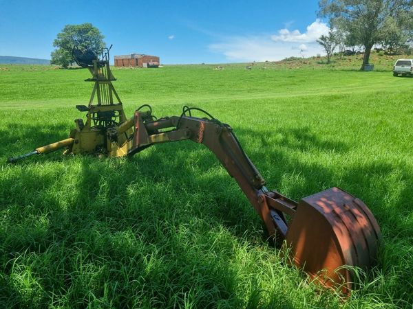 Cat 911 TLB Back Actor's Bucket and Frame | Junk Mail