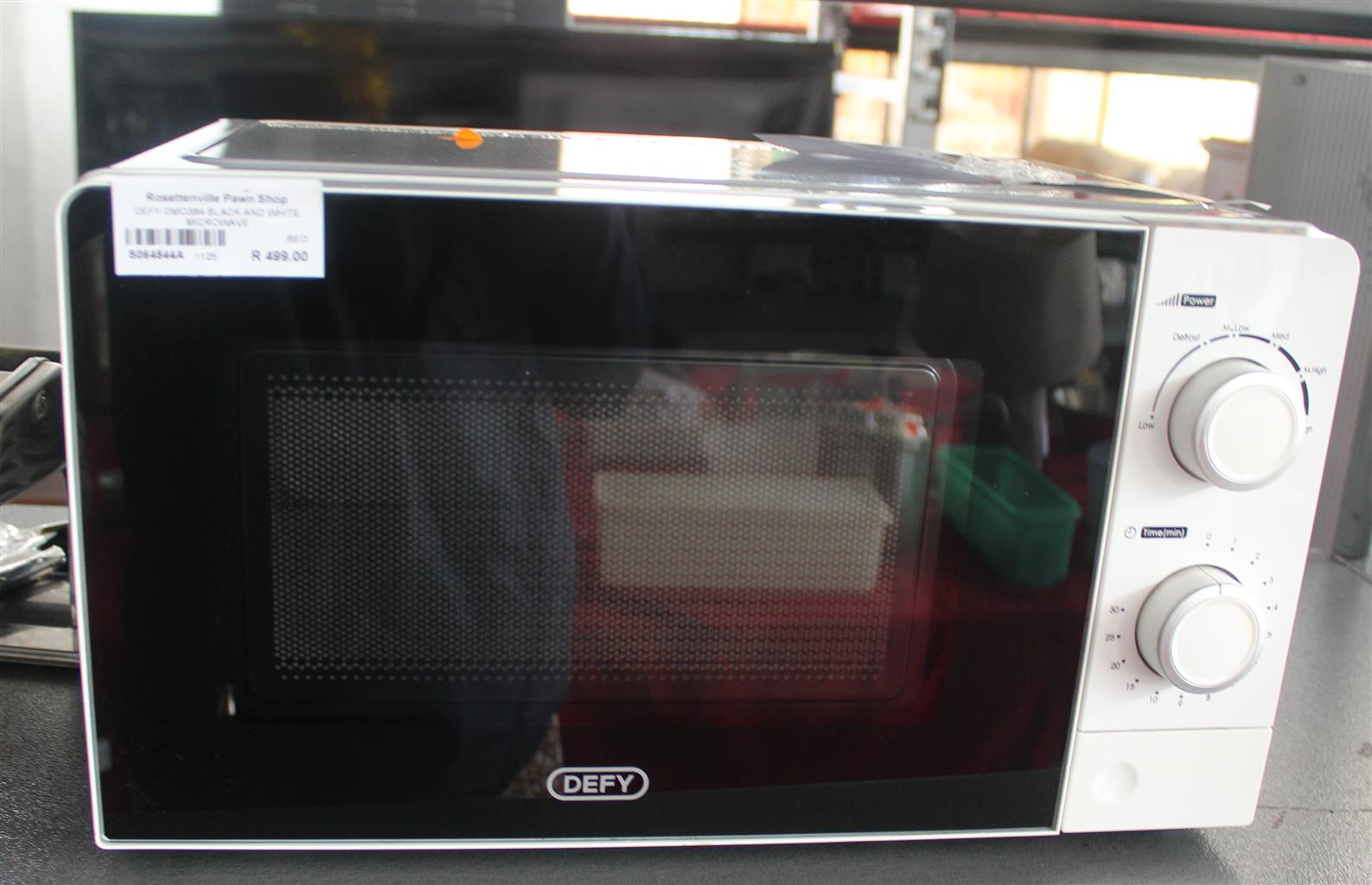 DEFY DMO384 BLACK AND WHITE MICROWAVE S064544A | Junk Mail Marketplace