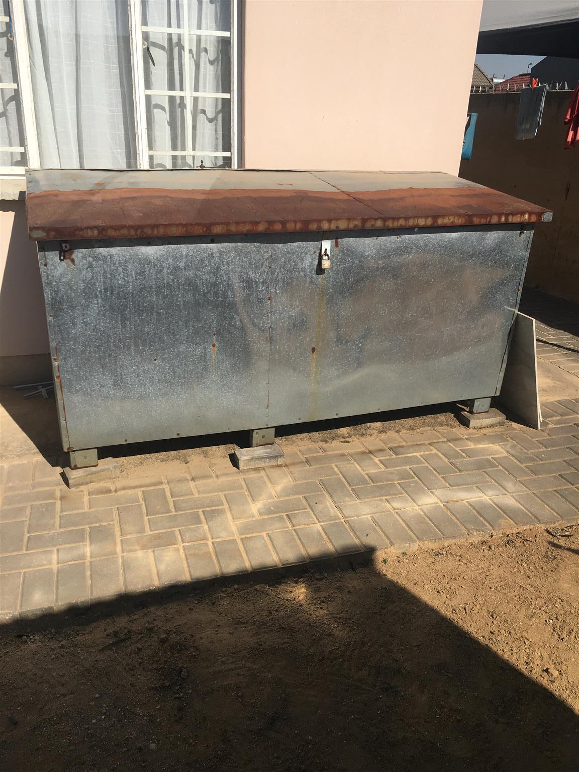 Zozo hut and storage box | Junk Mail