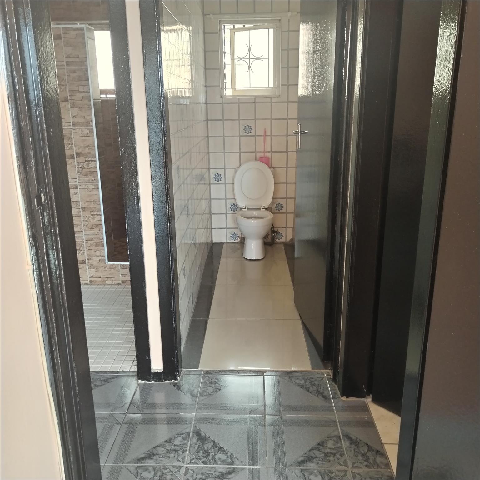 Beautiful outhouse for rent | Junk Mail