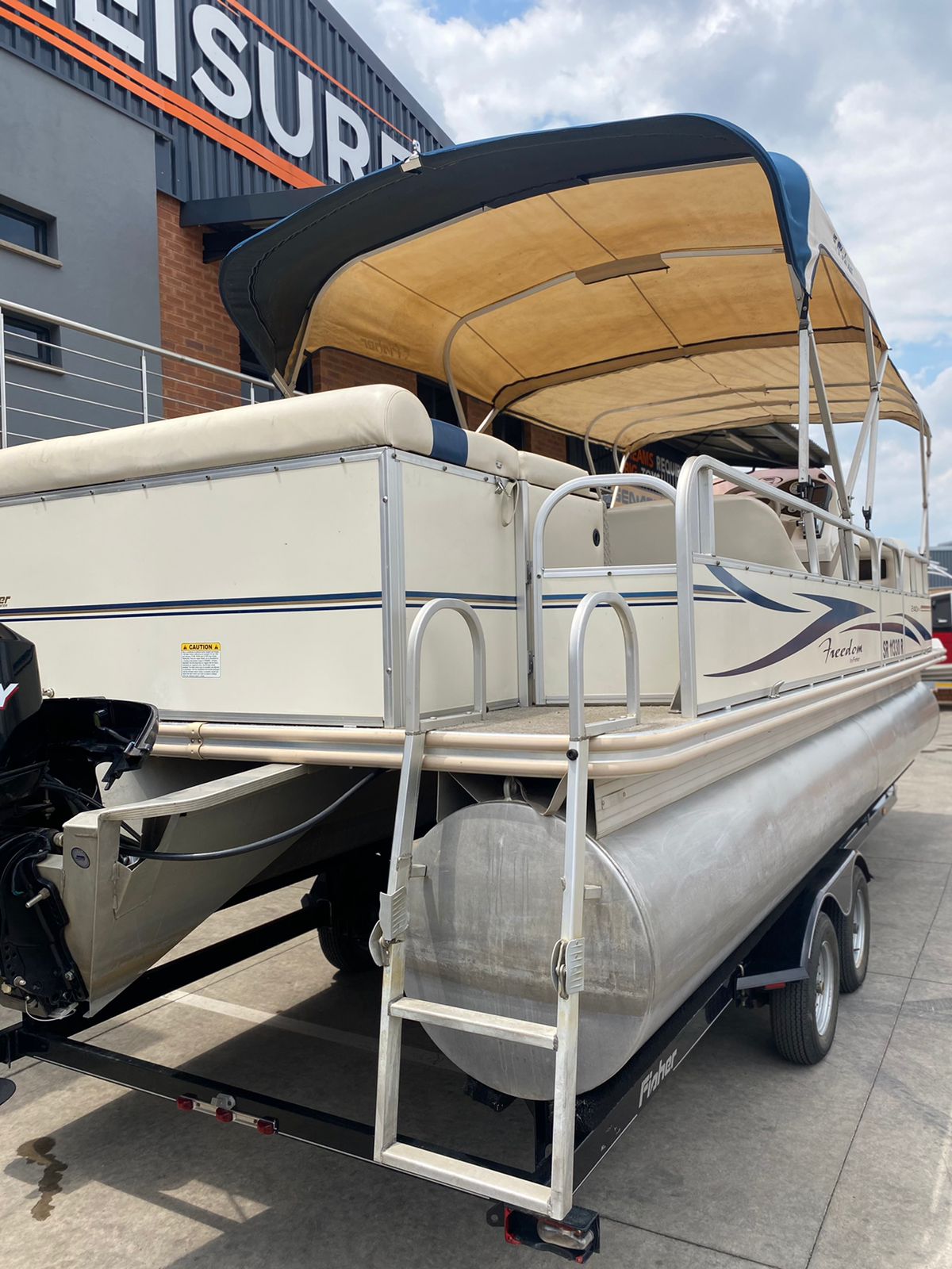 PONTOON BOAT FREEDOM 240 DLX | UB LEISURE | Junk Mail