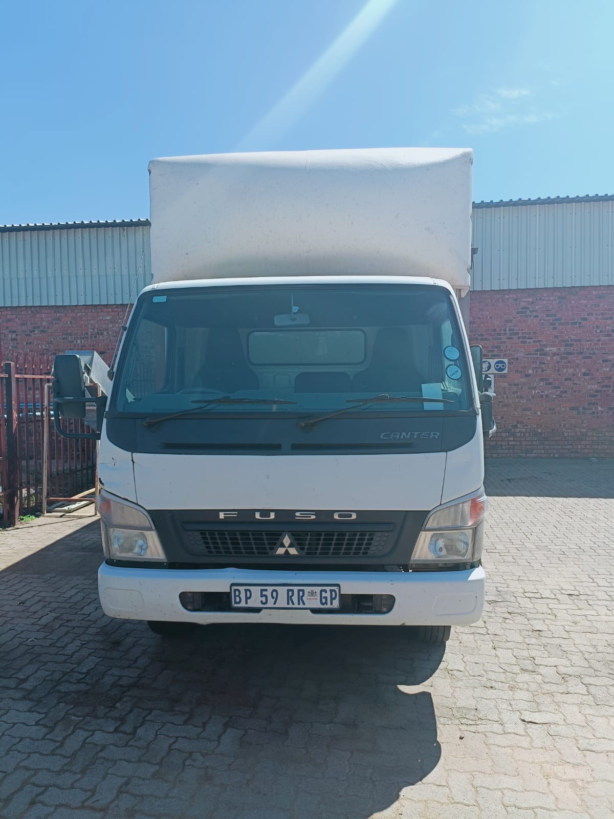 Mitsubishi fuso canter 4ton closed body | Junk Mail Marketplace