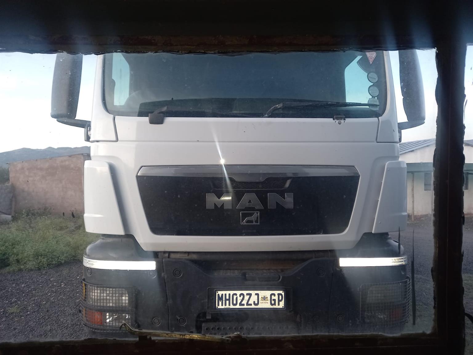 Tipper truck 10 cube man Tgs 33 440440 | Junk Mail Marketplace