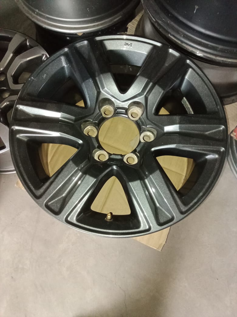 17" Toyota Hilux/Fortuner original mag to use for spare wheel | Junk Mail