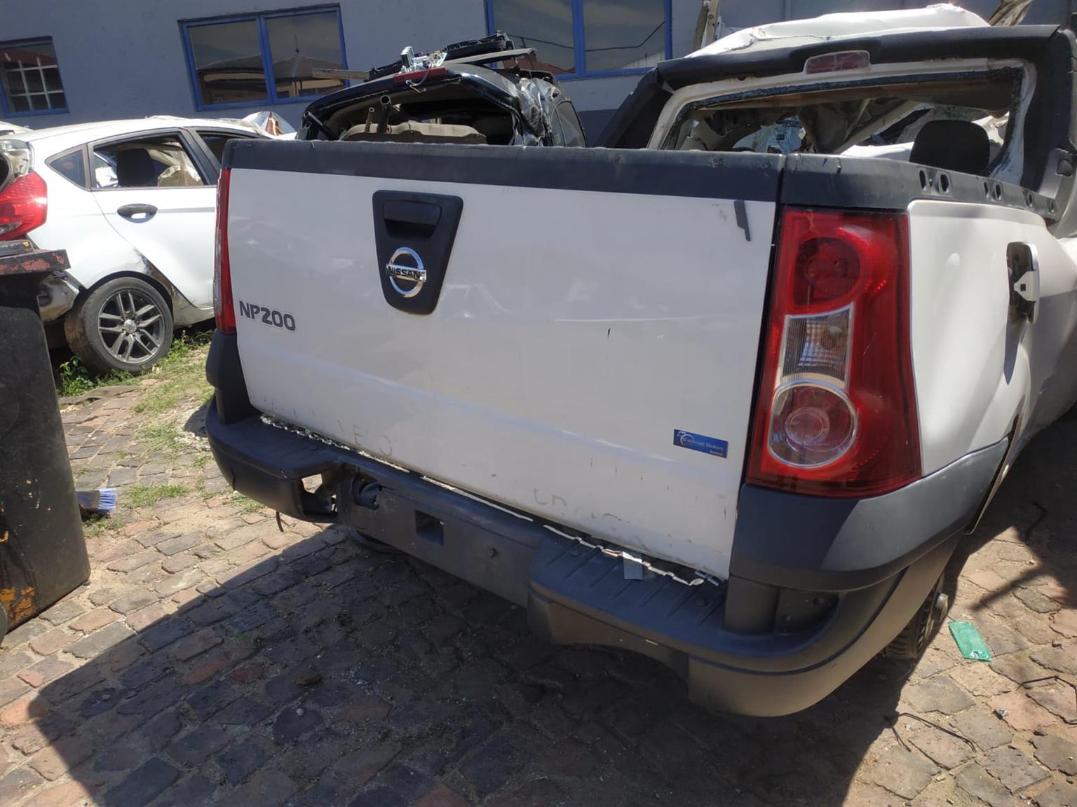 Nissan np200 np 200 complete tailgate / tail light | Junk Mail Marketplace