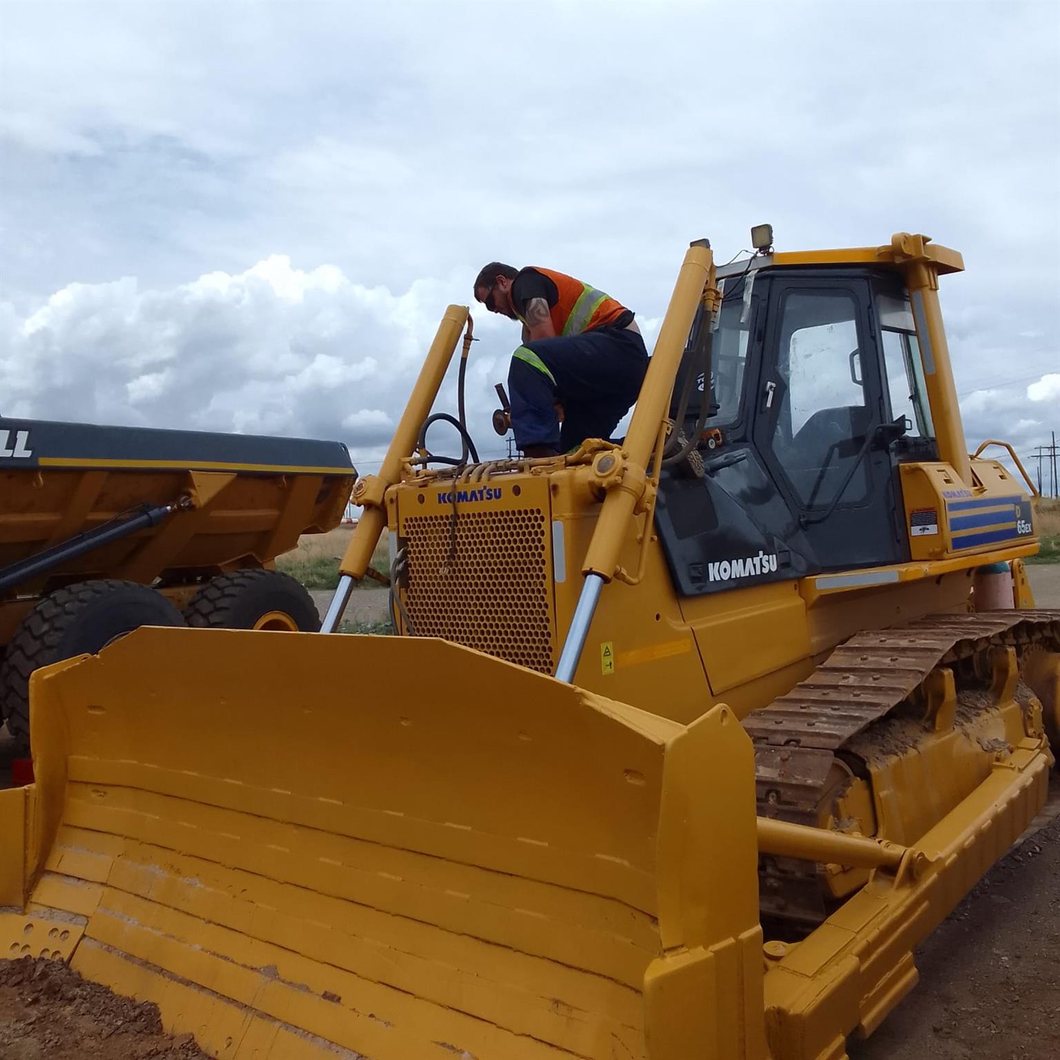 2008 Komatsu D65EX Bulldozer. | Junk Mail Marketplace