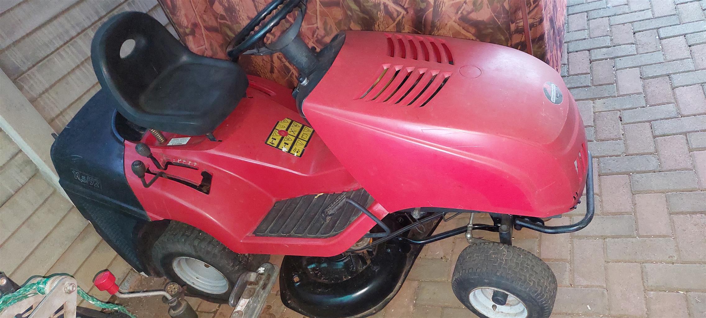 Ride on lawn mower castlegarden twin cut classic with grass box no ...
