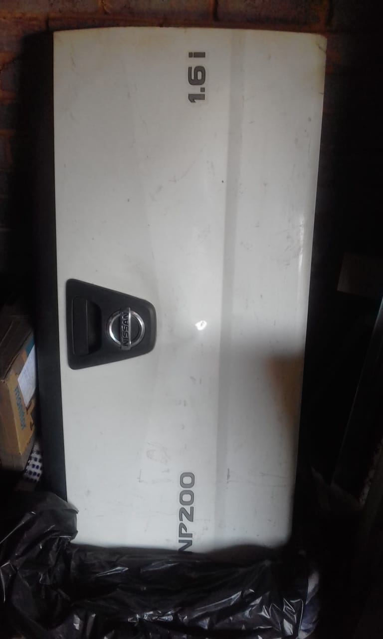 Nissan NP200 tailgate | Junk Mail