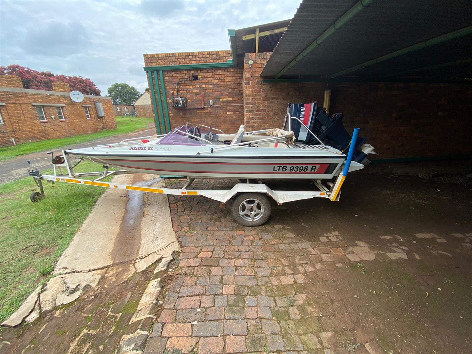 Ski boat Scimitar 16090hp Yamaha motor | Junk Mail