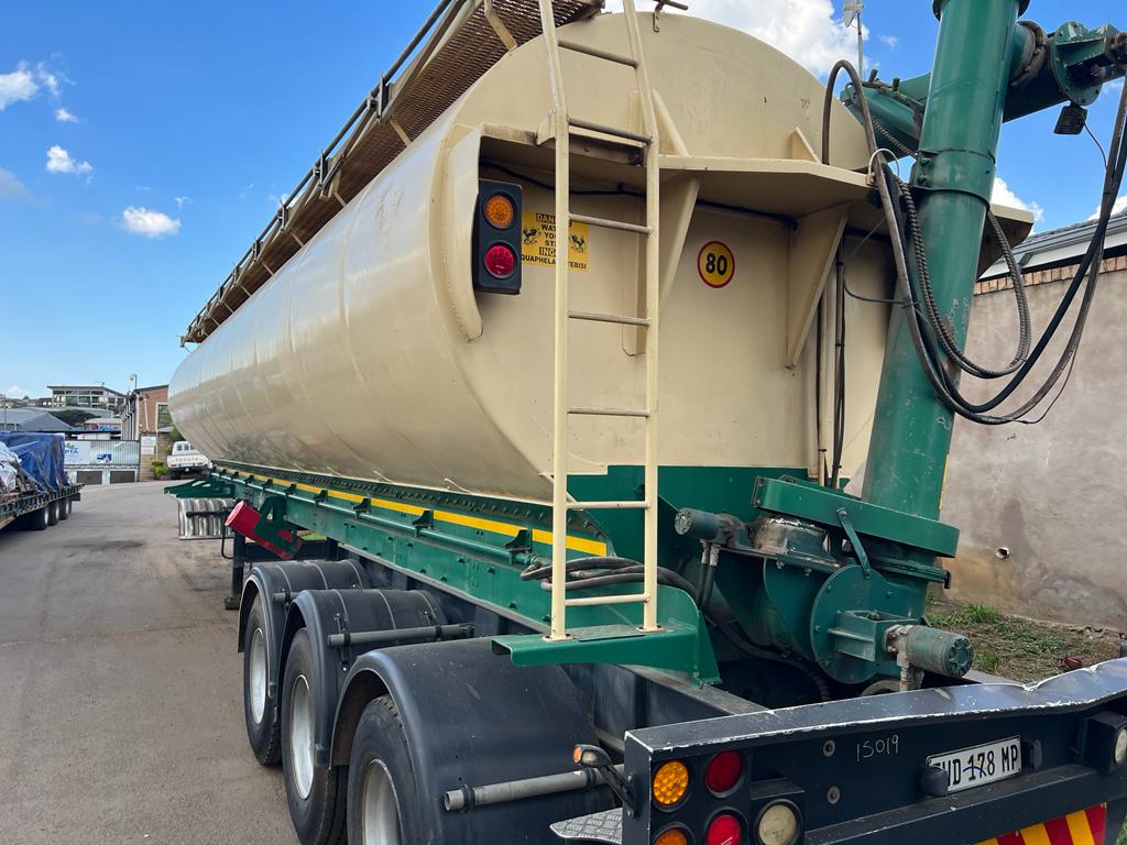 2011 Grw Auger Tanker 56cubes feed tanker ready to work | Junk Mail ...