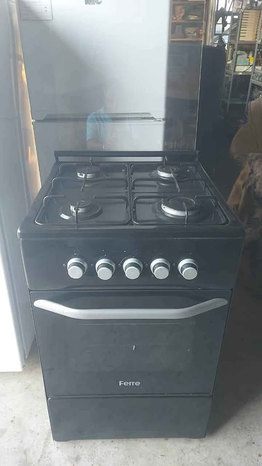 Ferre 4 burner gas stove with gas oven in good condition | Junk Mail ...