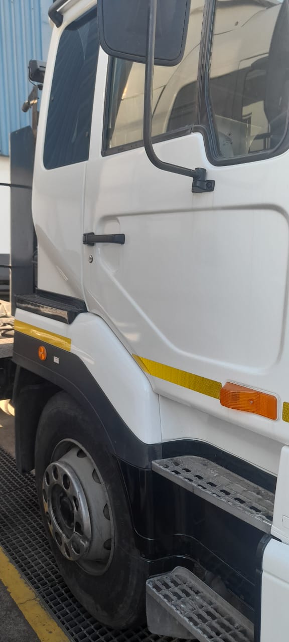 Nissan ud440 truck | Junk Mail