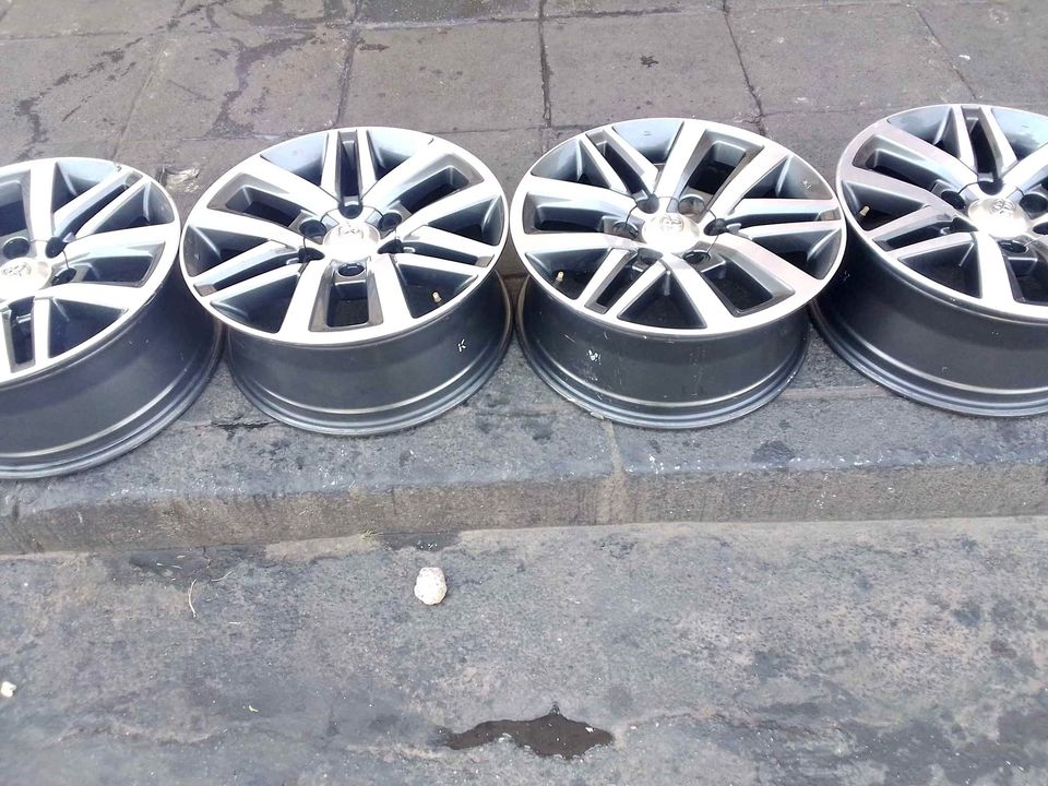 Toyota GD6 18 inches Mag wheel in excellent condition | Junk Mail ...