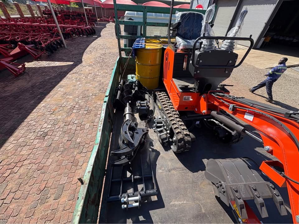 MINI EXCAVATOR | Junk Mail Marketplace