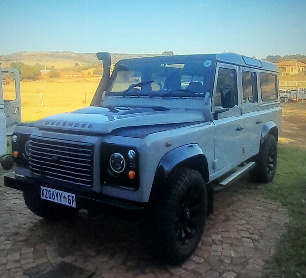 Landrover Defender 2010 | Junk Mail