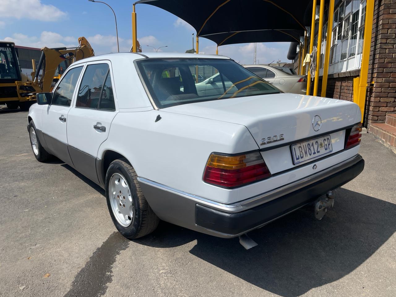 Mercedes 230E Manual W124 | Junk Mail Marketplace