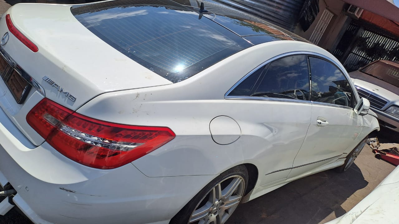 W207 e350 Mercedes Benz stripping for spares | Junk Mail