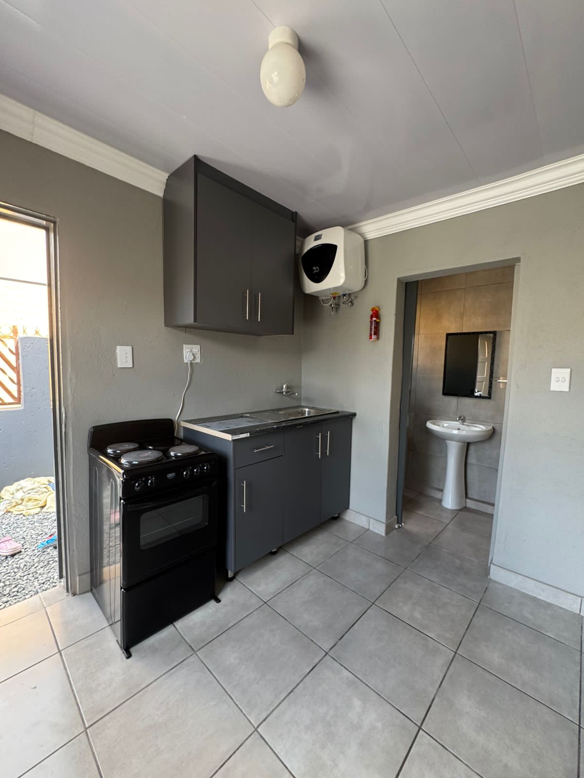 Bachelor unit to rent in Soshanguve block XX (B1) | Junk Mail Marketplace