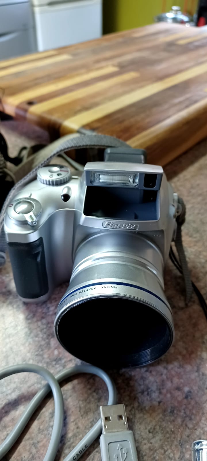 Fujifilm FinePix S3000 Digital Camera Fujinon Zoom Lens 6x Optical Zoom ...