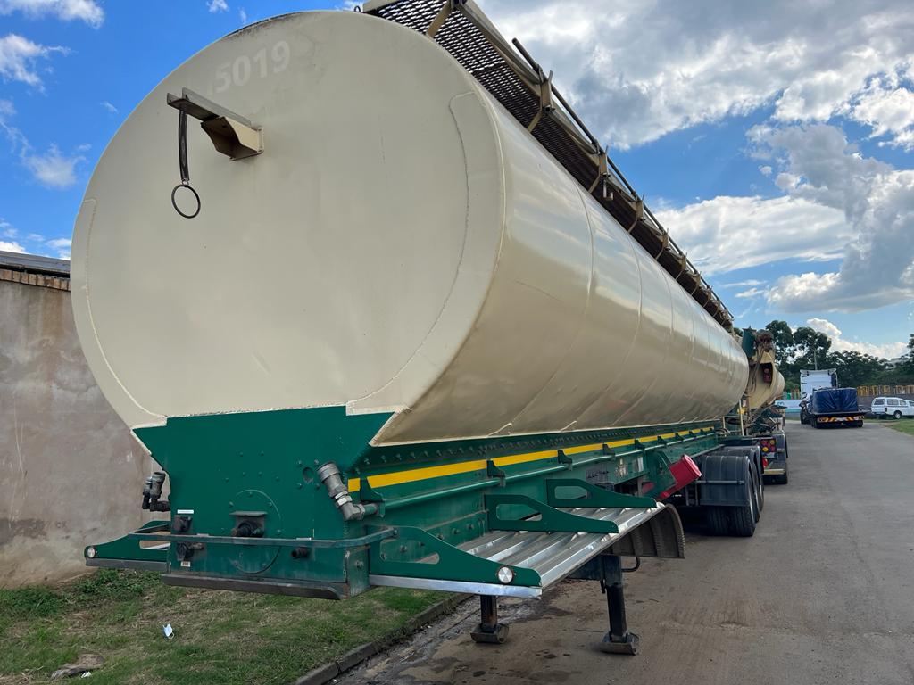 2011 Grw Auger Tanker 56cubes feed tanker ready to work | Junk Mail ...