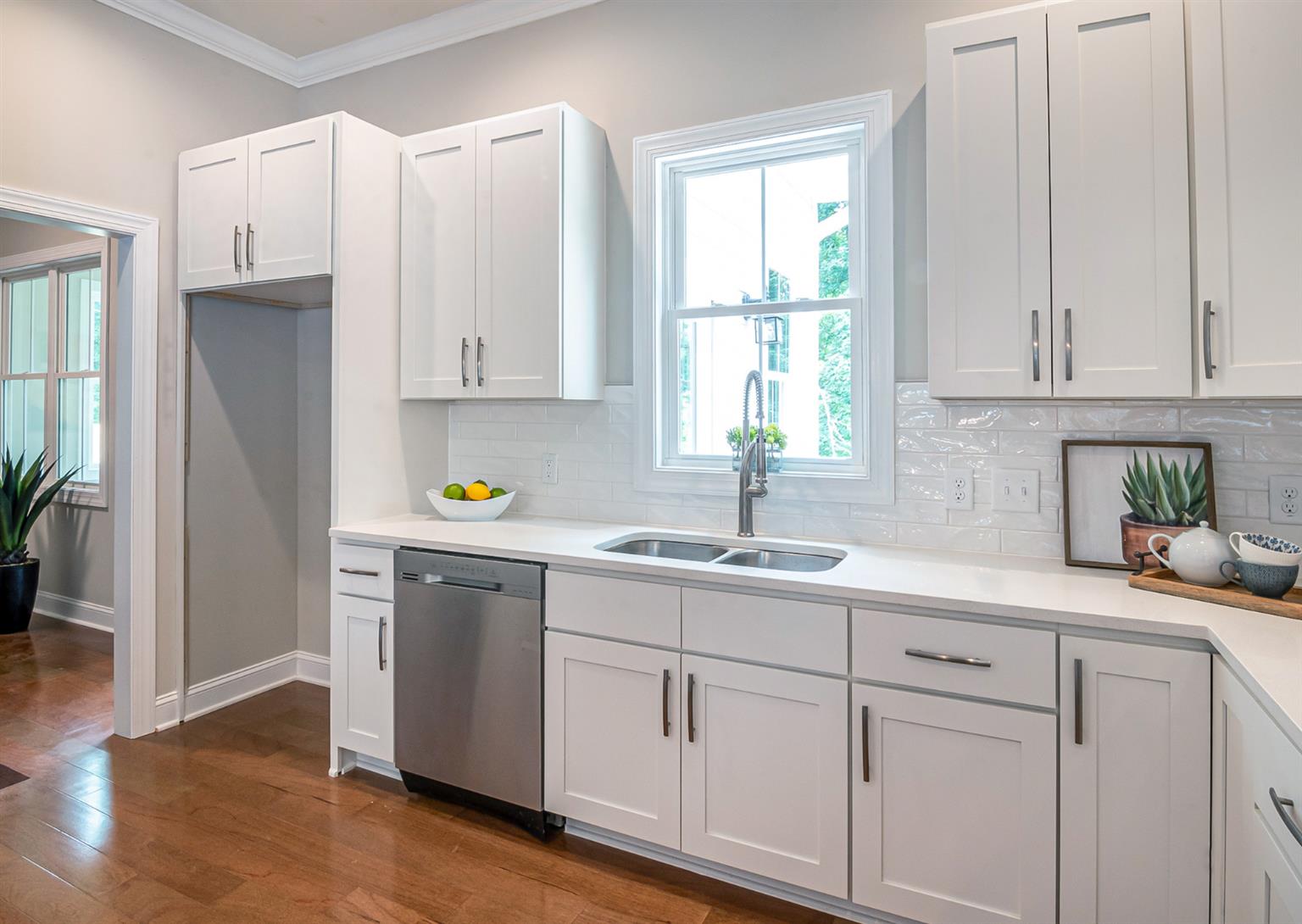 Gorgeous Shaker Kitchen Units - Timeless Elegance For Your Home | Junk Mail