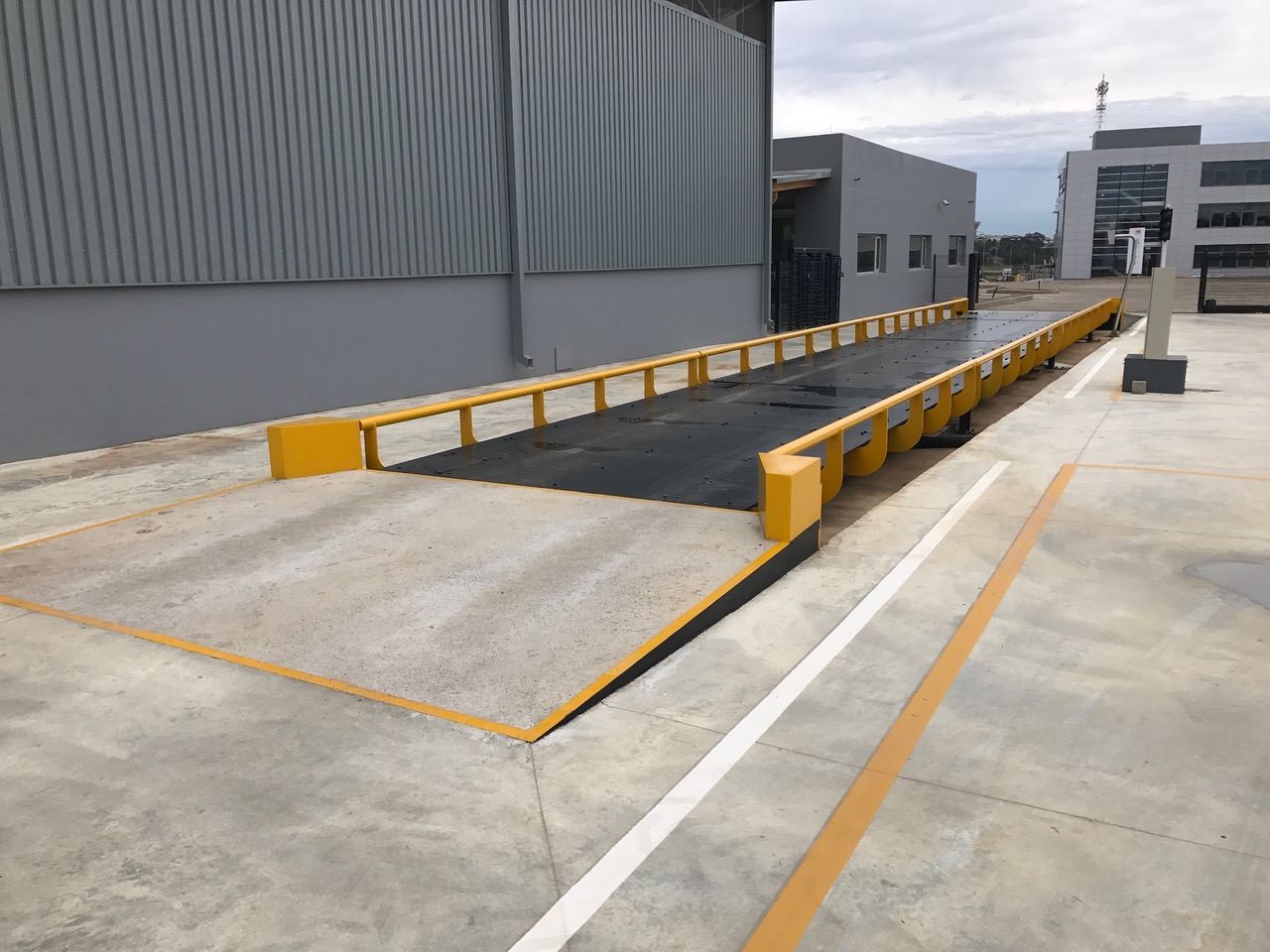 Heavy duty weighbridges for weighing trucks in various sizes | Junk ...