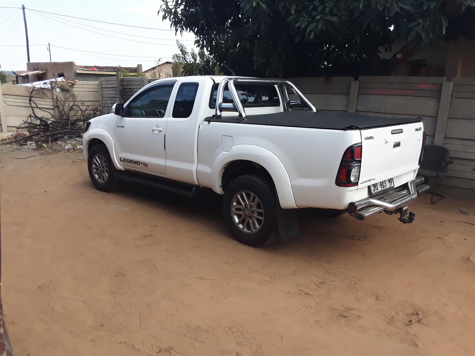 Toyota hilux legend 45 super cap white | Junk Mail