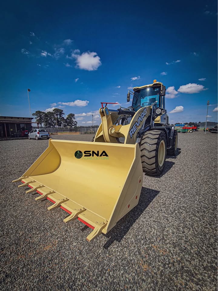 AM25 Agrimech Wheel Loader | Junk Mail Marketplace