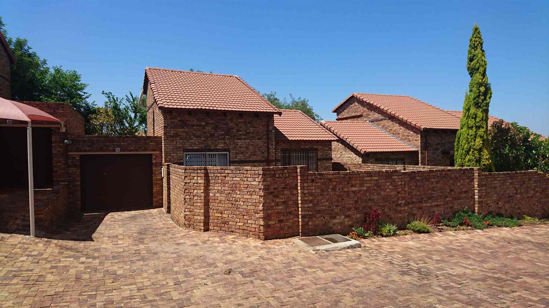 2 Bedroom townhouse with loft in Halfway Gardens, Midrand | Junk Mail