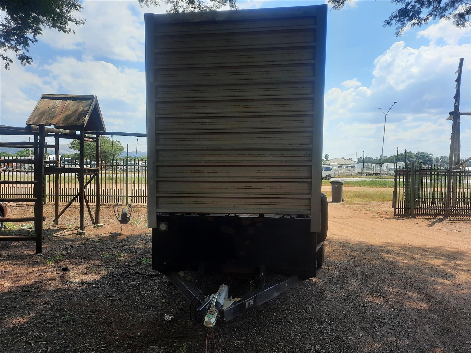 Double axle multiloader box body trailer | Junk Mail