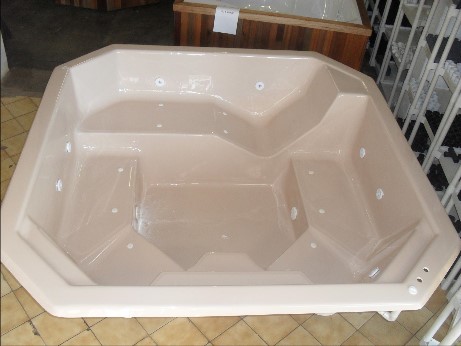 6 Seater, Octagon, Luxury, Octagon, Rimflow Jacuzzi | Junk Mail Marketplace