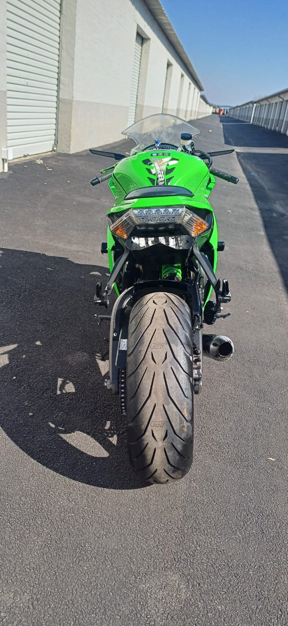 KAWASAKI ZX-10R | Junk Mail Marketplace