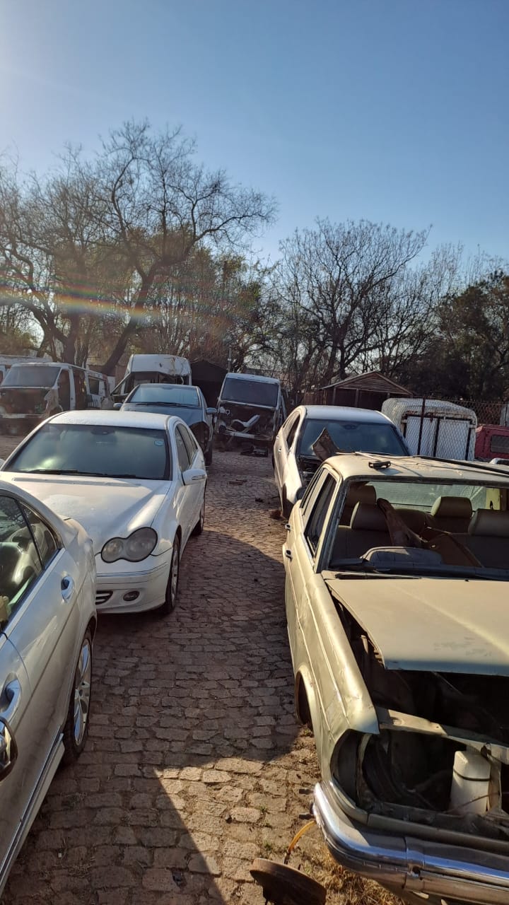 W123 w124 w202 w203 w204 w211 Merc-Benz and sprinter parts | Junk Mail ...