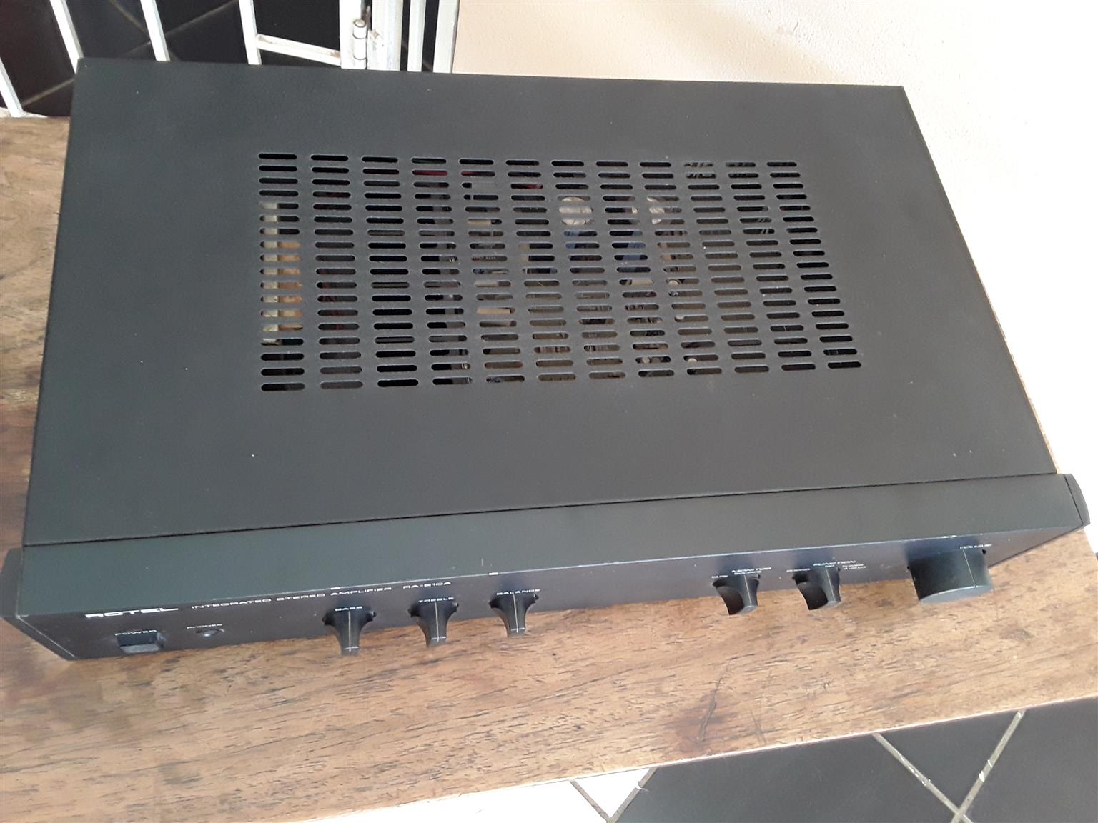 Rotel Integrated Stereo Amplifier RA 810A | Junk Mail