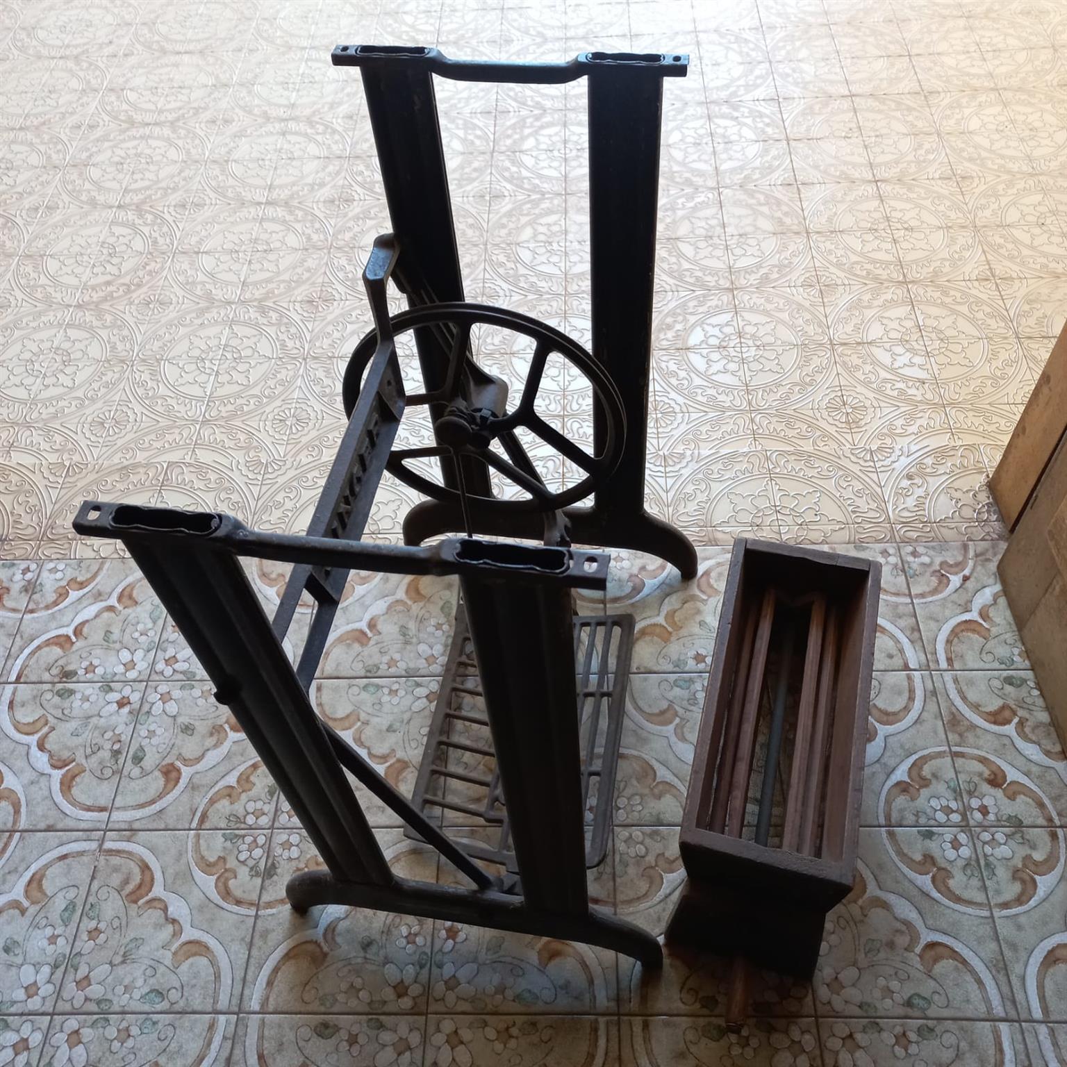 Antique Type Singer Sewing Machine Stand Large and Small - Used | Junk ...