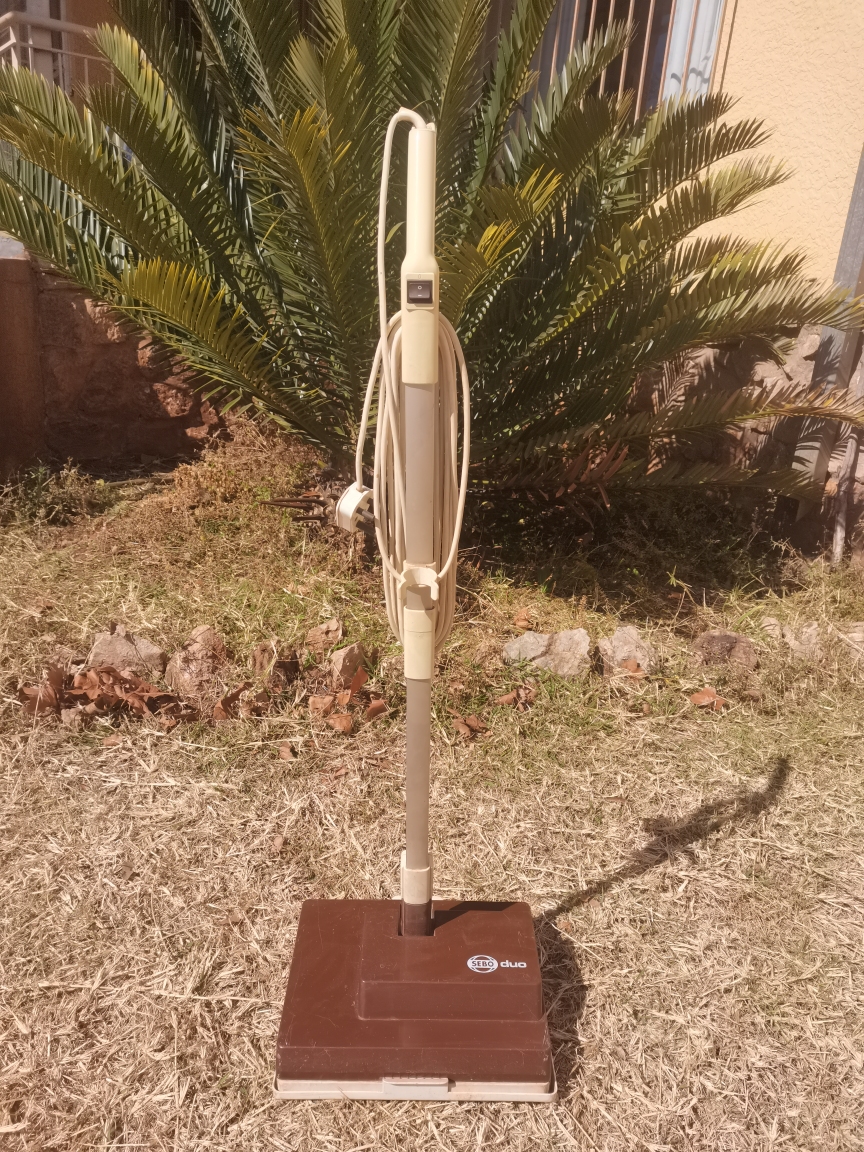 Sebo Duo Dry Carpet Cleaner | Junk Mail Marketplace