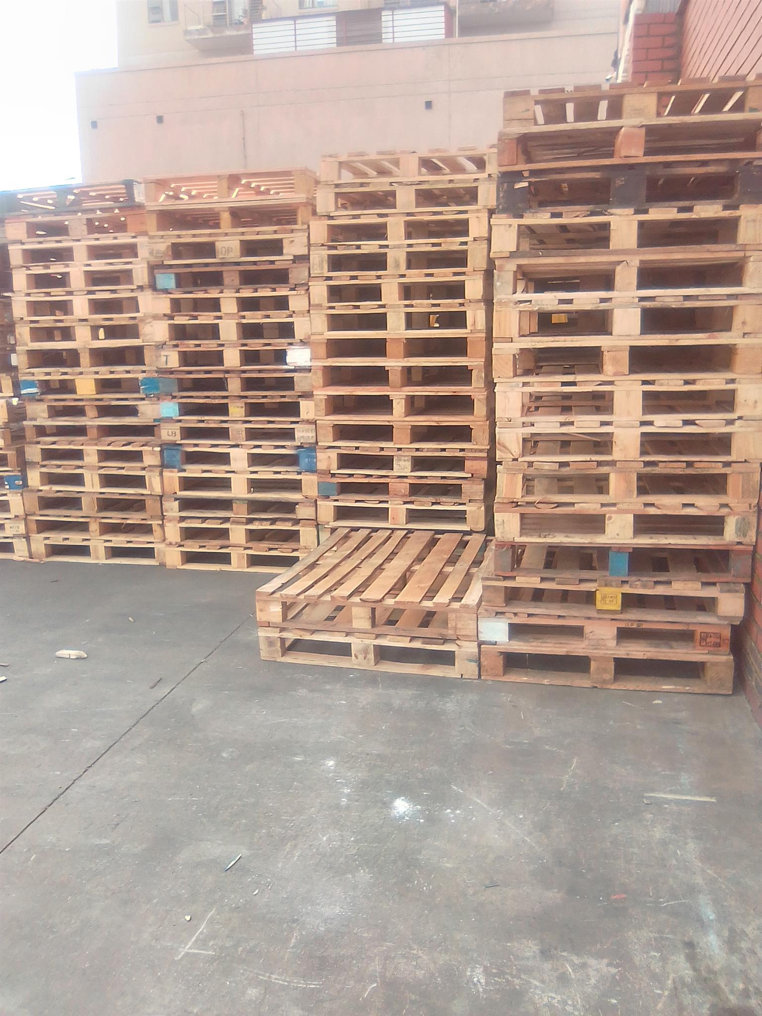 WOODEN PALLETS WAREHOUSE - SELLERS | Junk Mail Marketplace