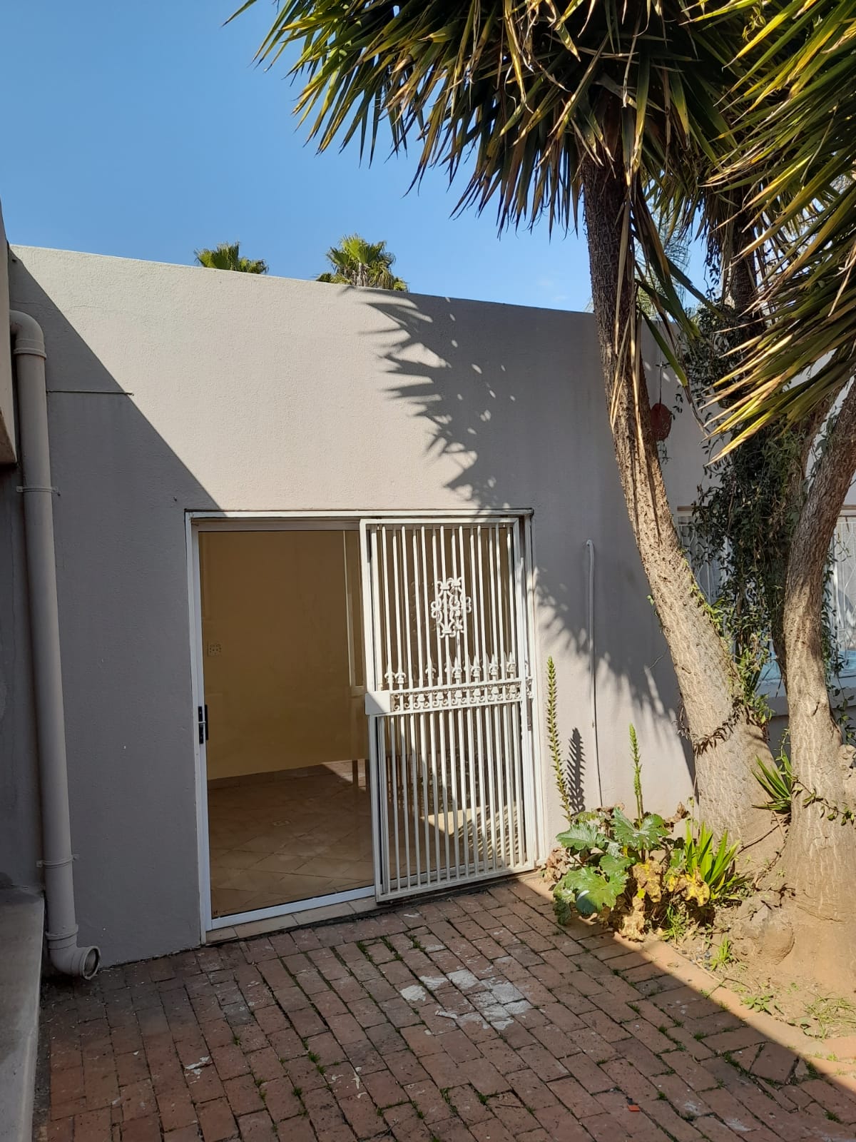 Cottage available in Northcliff | Junk Mail Marketplace
