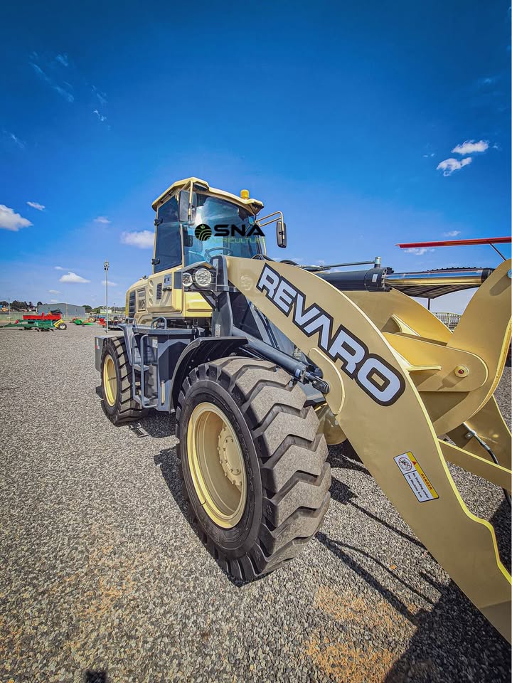 AM25 Agrimech Wheel Loader | Junk Mail Marketplace