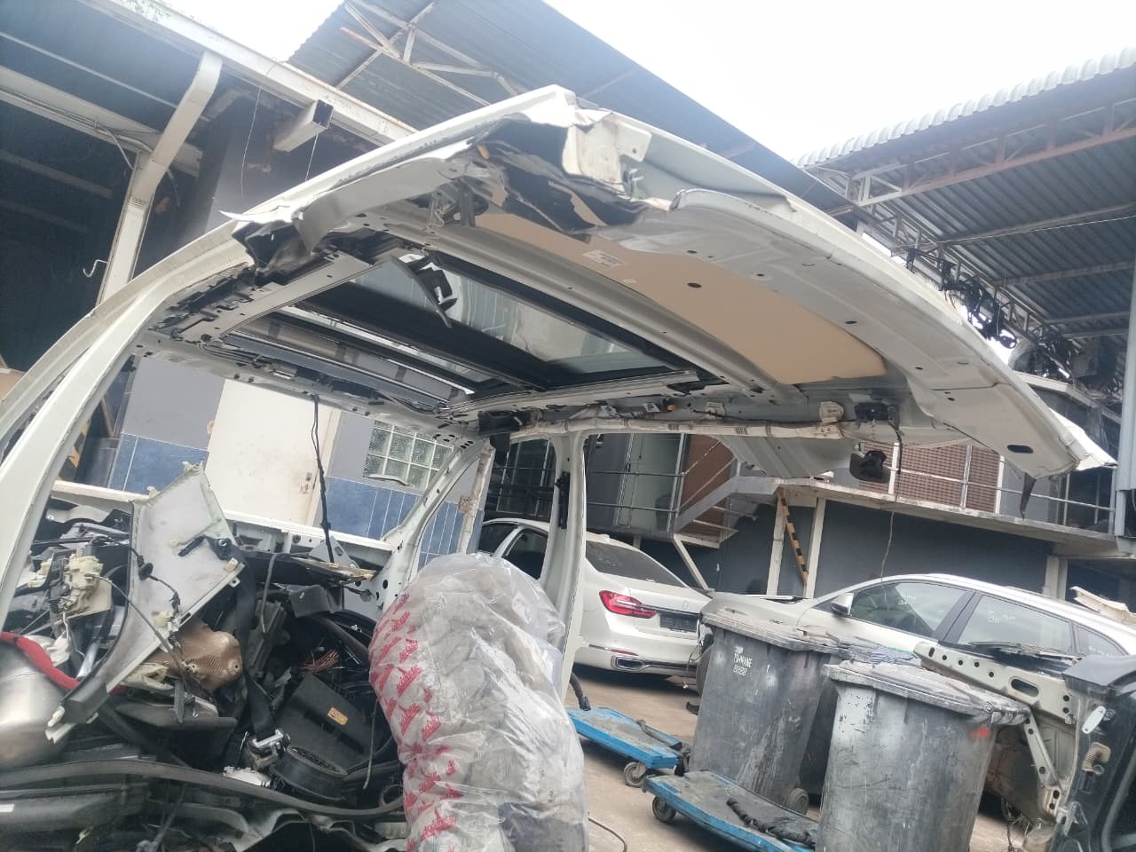 Mercedes-Benz ML350 W166 Roof Section for Sale – Replacement Shell Cuts ...
