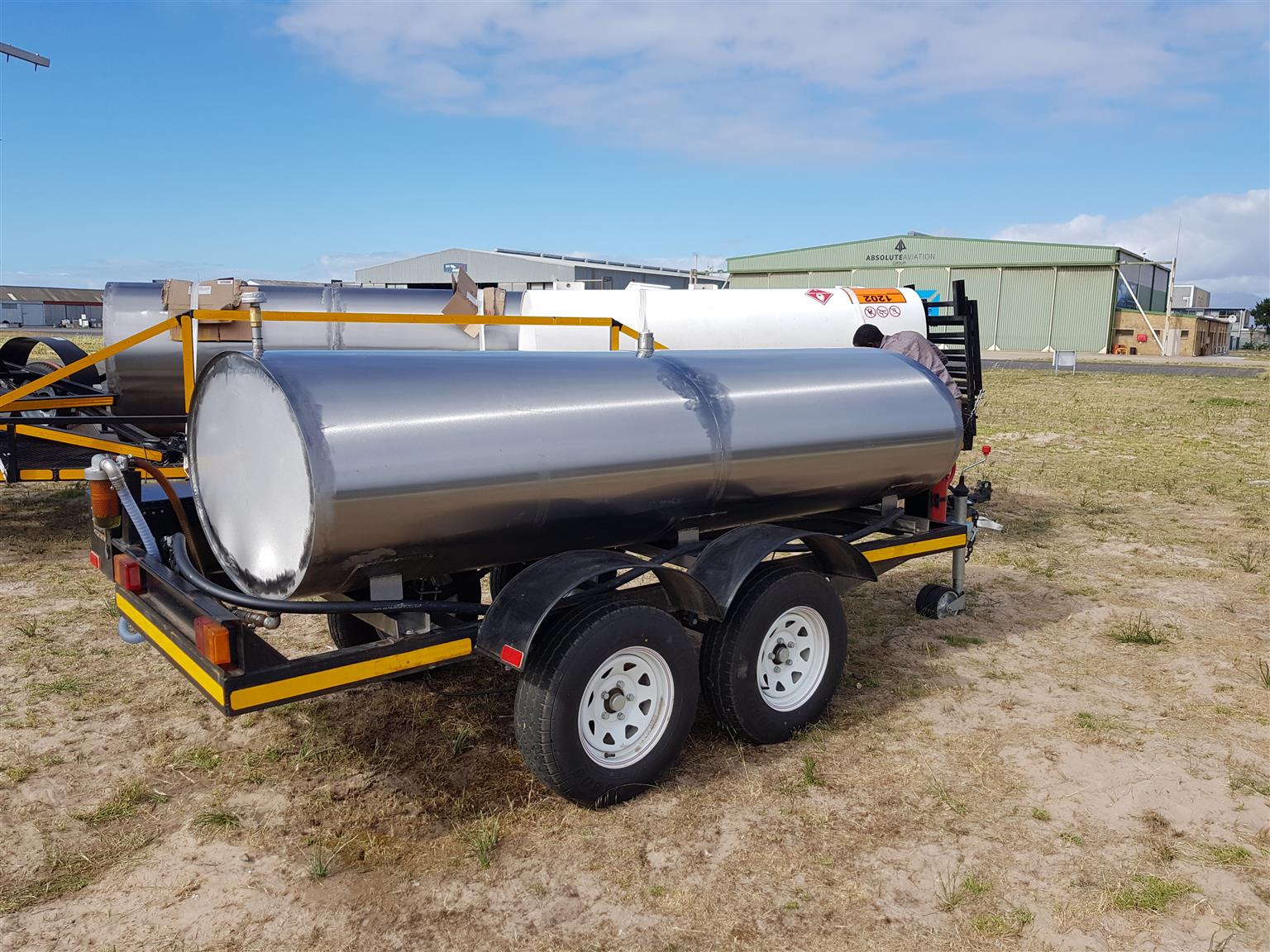 Tanker trailer 2500 liters stainless | Junk Mail