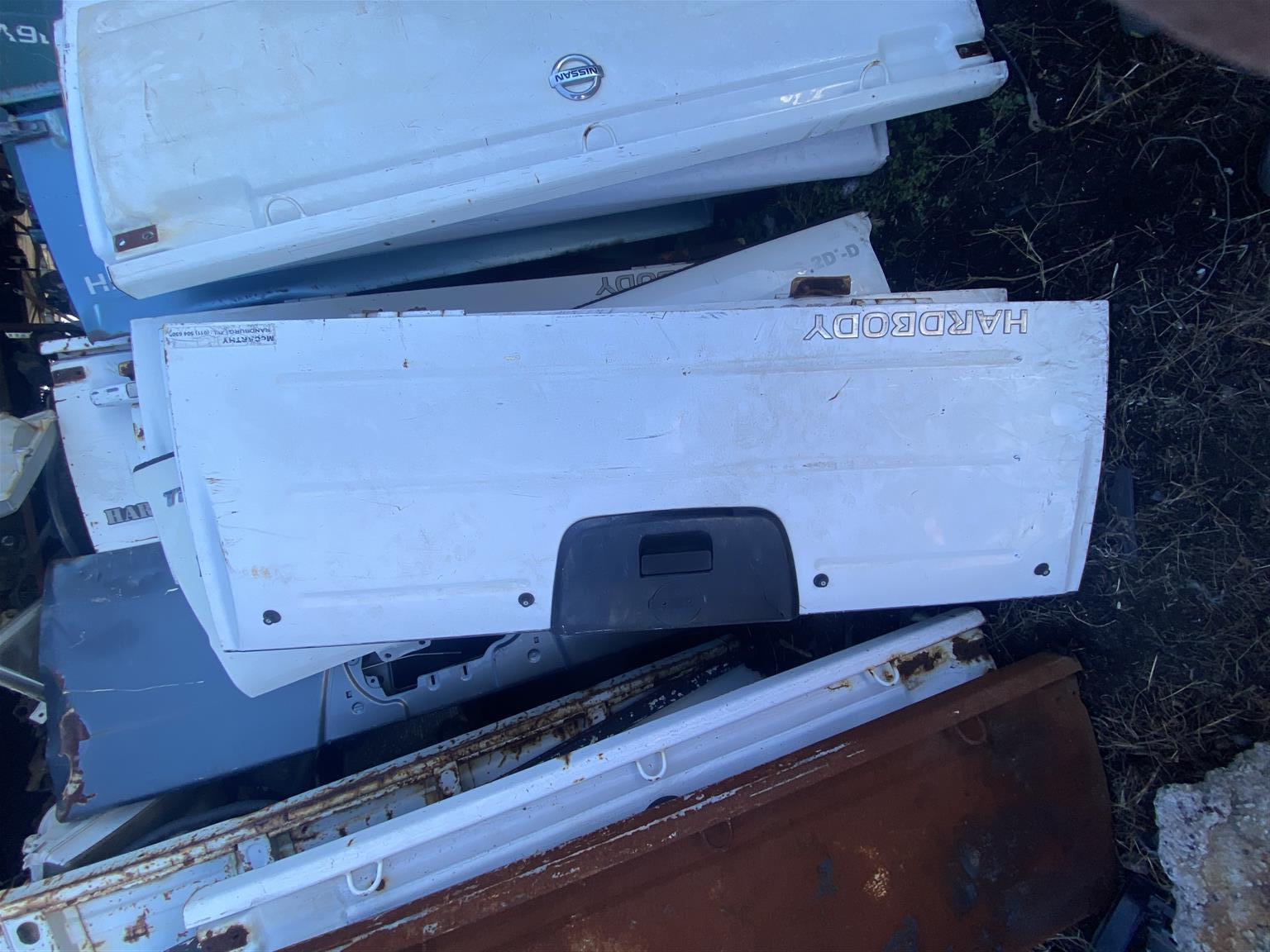 Nissan hardbody tailgate available | Junk Mail