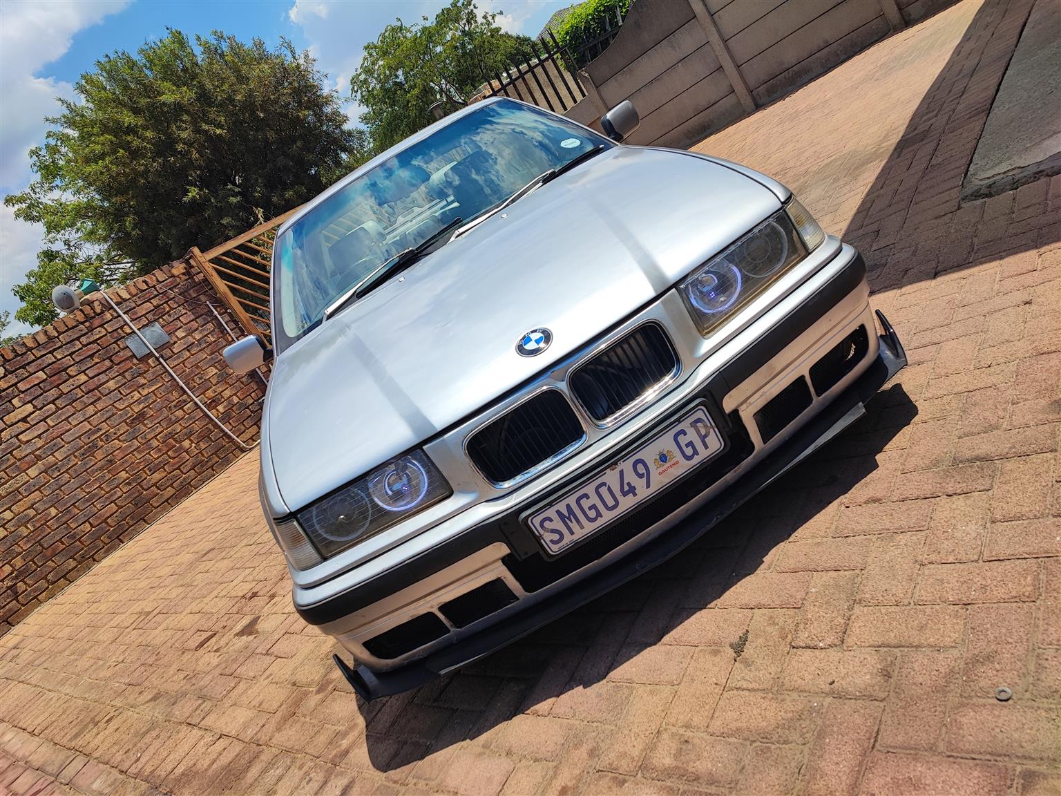 BMW 323i E36 Auto STRIPPING FOR SPARES OR SELLING COMPLETE | Junk Mail ...