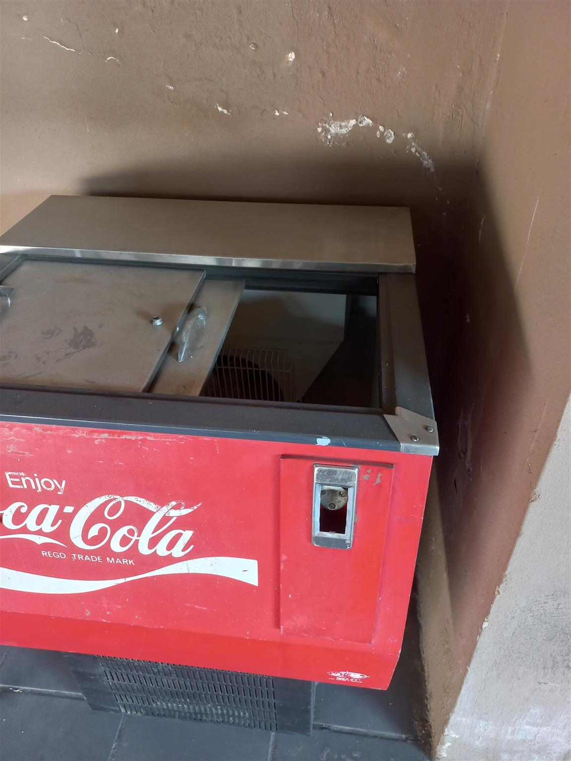 Vintage coke fridge original | Junk Mail