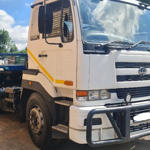 2005 Nissan ud 400 | Junk Mail