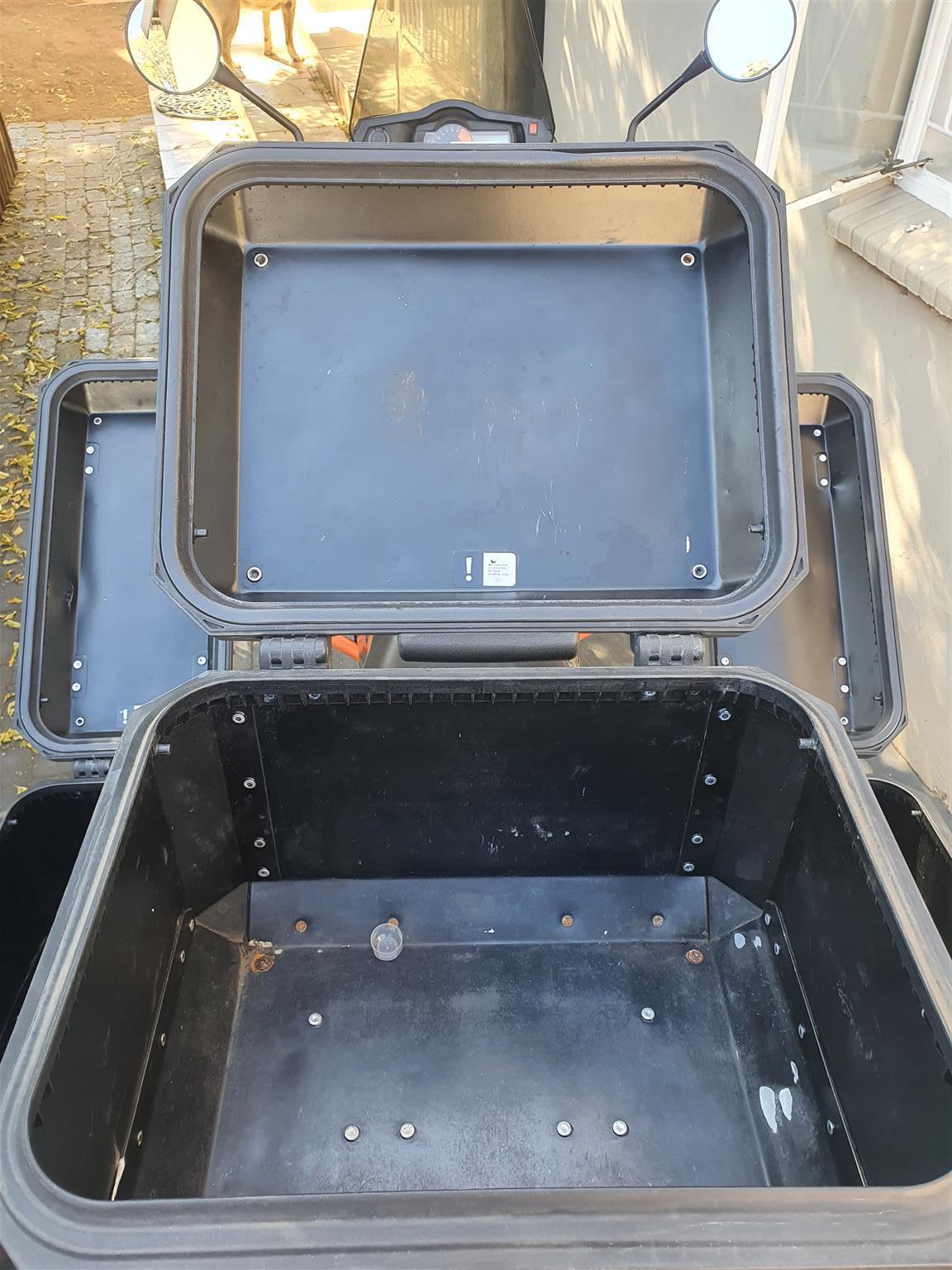 KTM 990/950 Adventure Top box and Panniers Boxes | Junk Mail