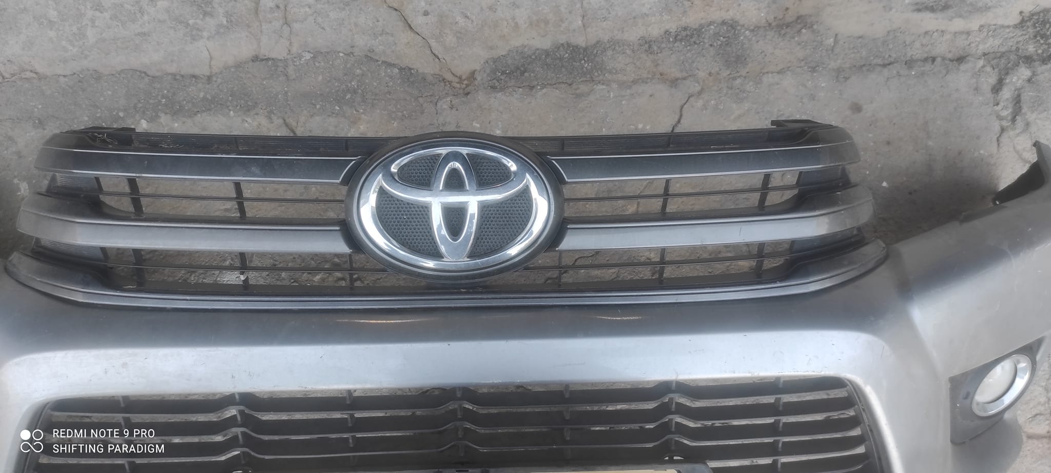 Toyota front bumper complete set - Grey | Junk Mail