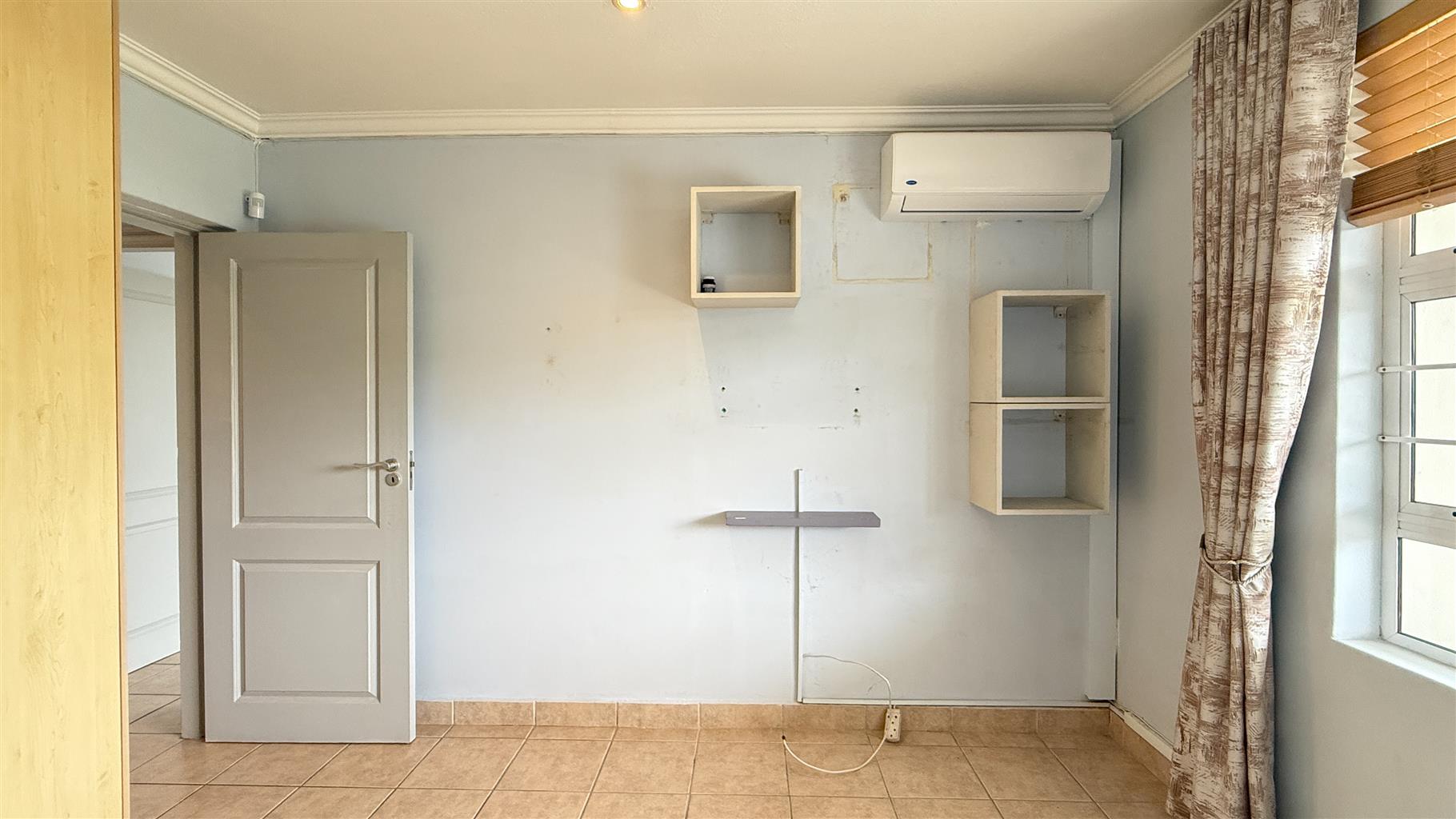 Neat Ground-Floor Apartment Close to Westbrook Beach | Junk Mail ...