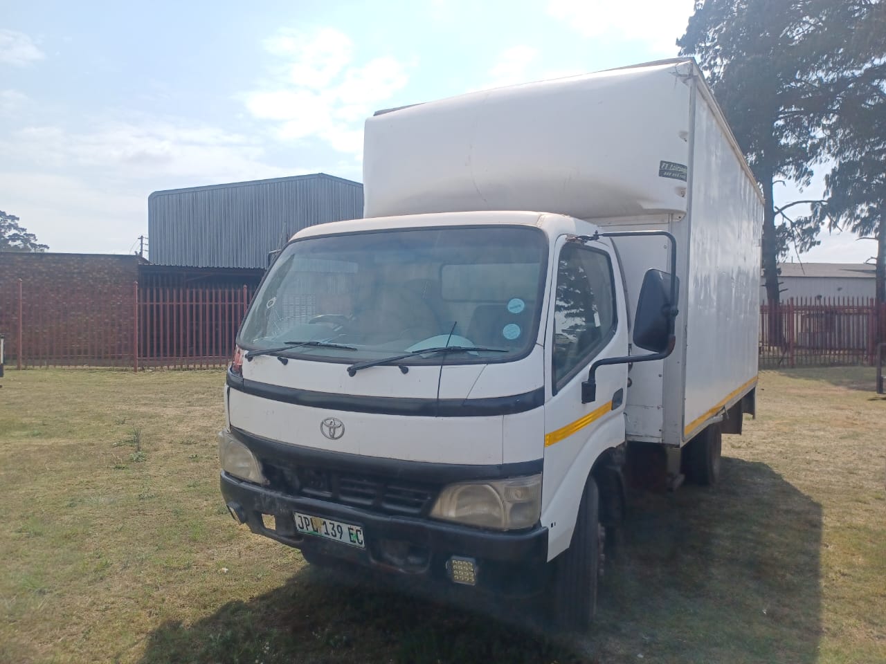2006 Toyota Dyna, Closed body 3.5 ton truck | Junk Mail